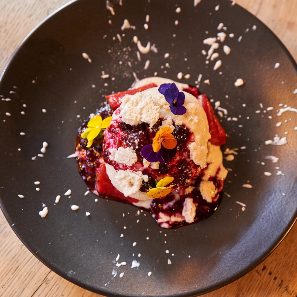 Picturesque Waterside Dining | The Bugle: Ideal Collection