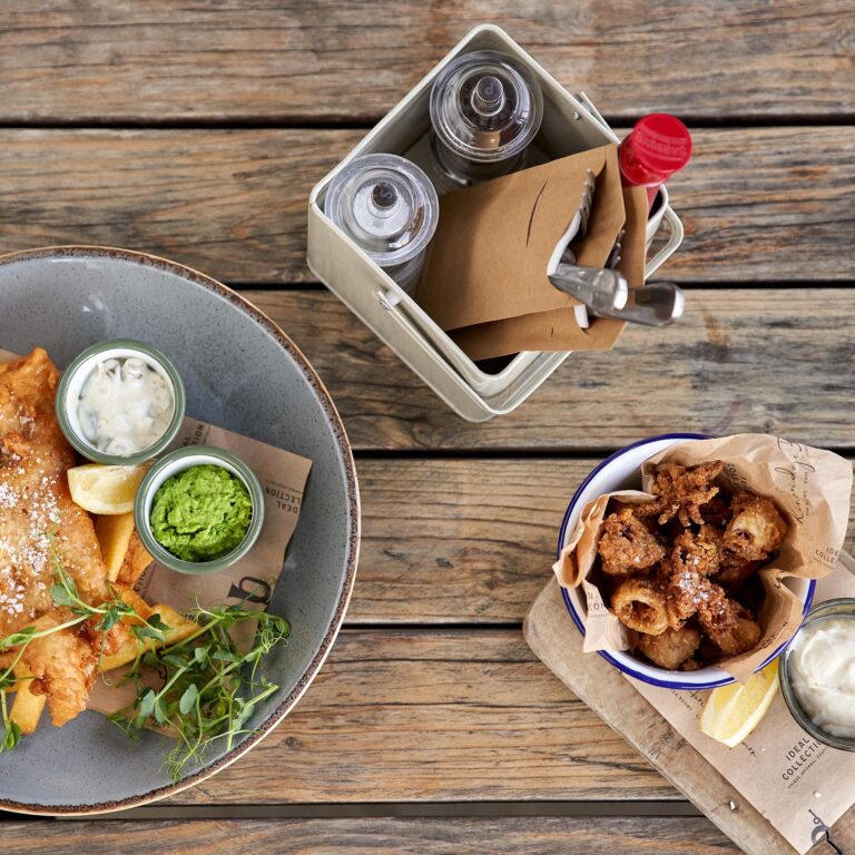 Picturesque Waterside Dining | The Bugle: Ideal Collection