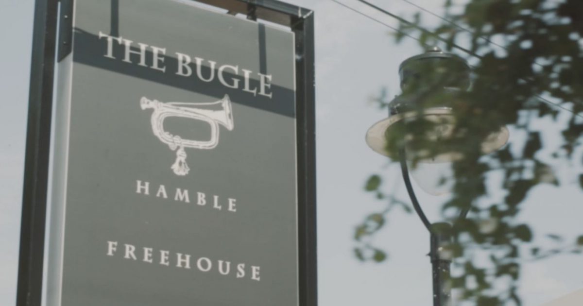 Picturesque Waterside Dining | The Bugle: Ideal Collection