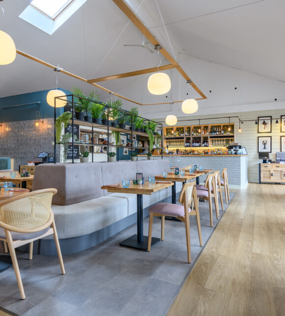 Waterside Dining at Boathouse : Ideal Collection