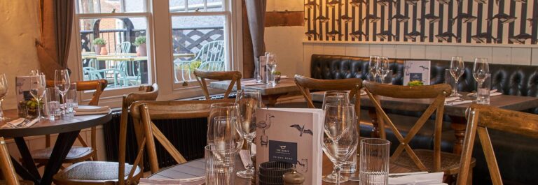 Picturesque Waterside Dining | The Bugle: Ideal Collection