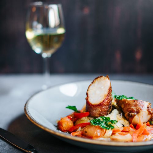 Picturesque Waterside Dining | The Bugle: Ideal Collection