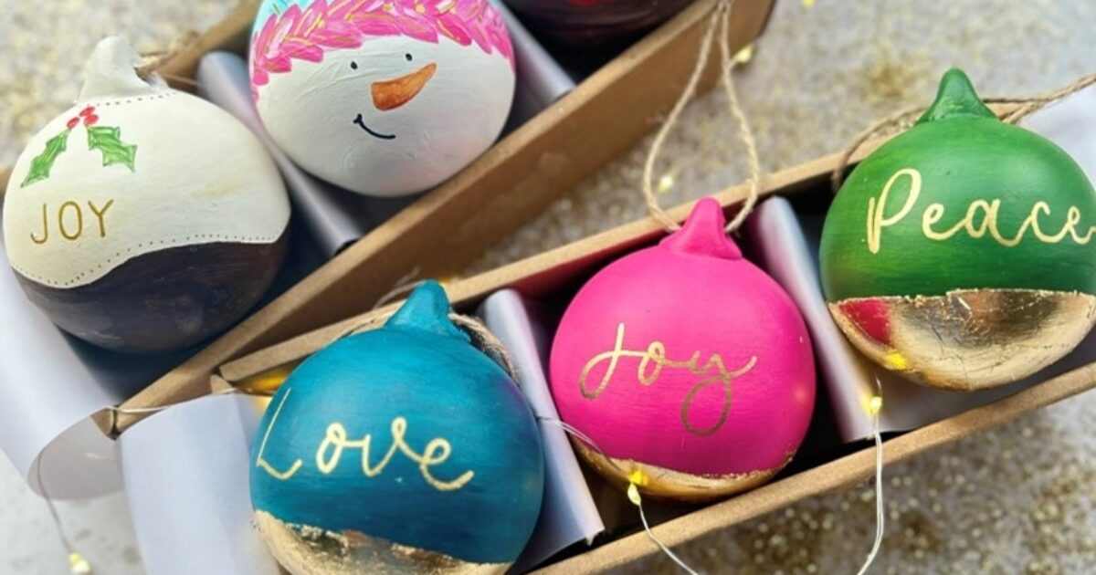 Paint Christmas Baubles: Ideal Collection